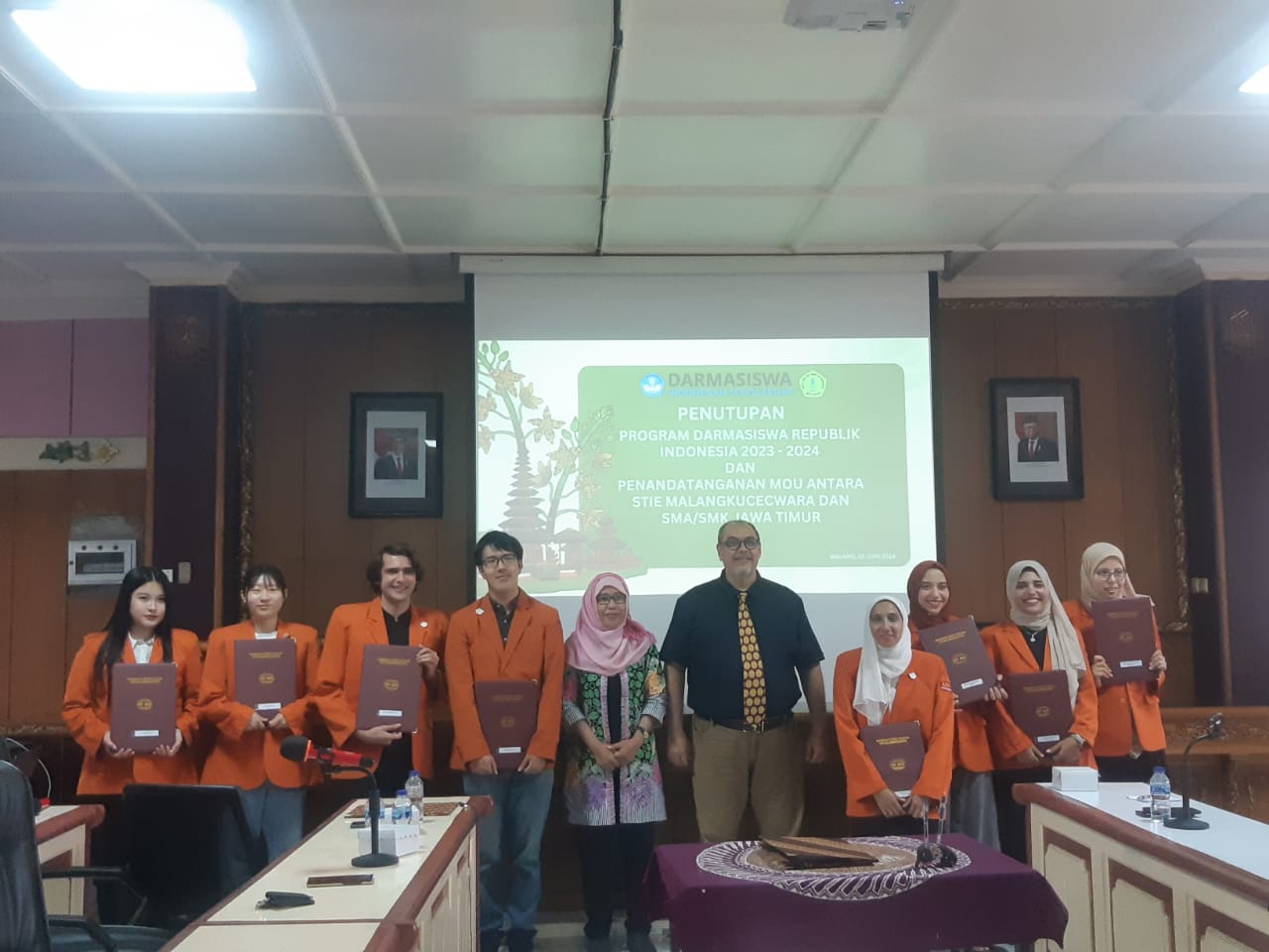 penutupan dri – ISP (Indonesian Studies Program)